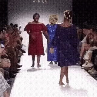 Гифка "Fashion show, Dance, Good mood, Runway", лучшая gif анимация от ...