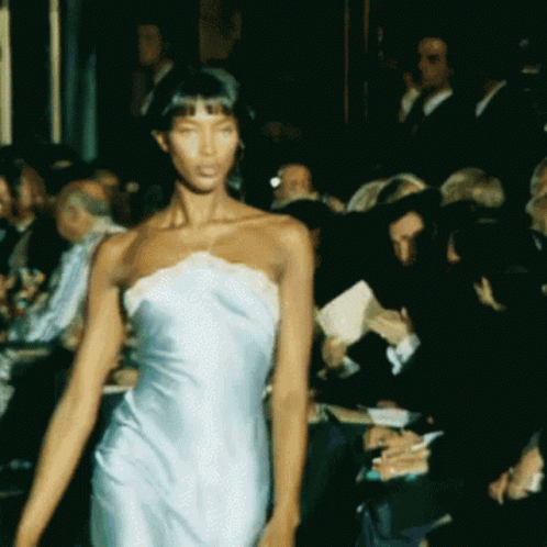 Гифка "Naomi campbell Gif Catwalk Runway Fierce Model Super model Black ...