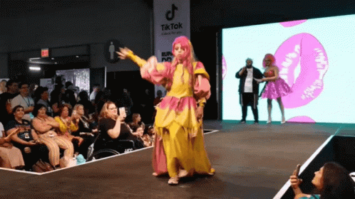 Catwalk Desmond Is Amazing ГИФ на GIFS.RU