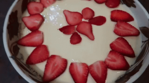 Гифка "Cheesecake Scherezade shroff Dessert Delicious Yummy Strawberry ...